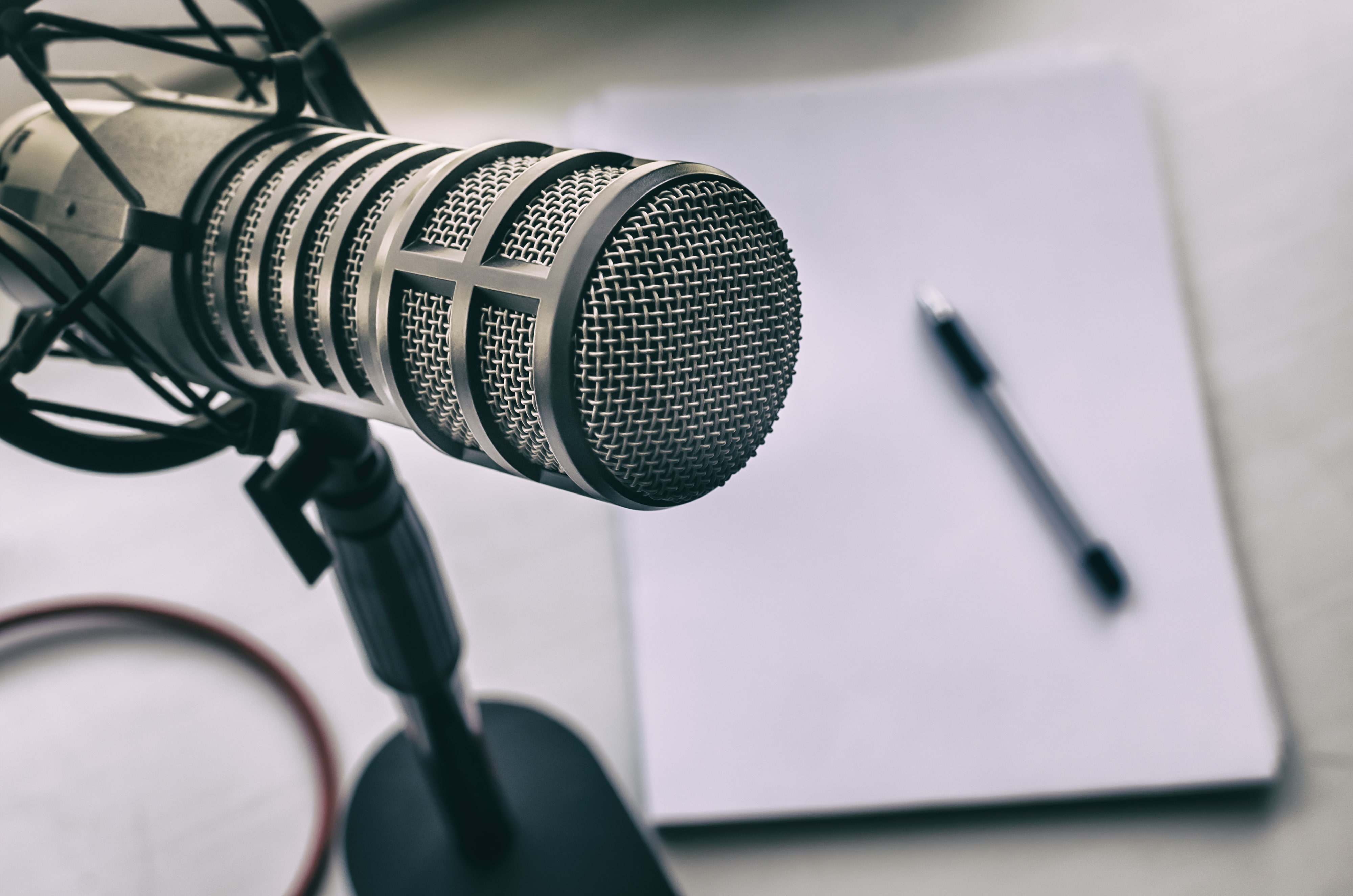 How To Start A Podcast A Step by step Beginner s Guide Descript